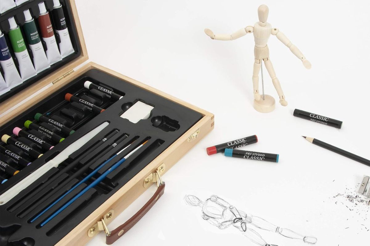 Exploring Sketching: Using a Manikin as a Beginner – Artistik Art Materials